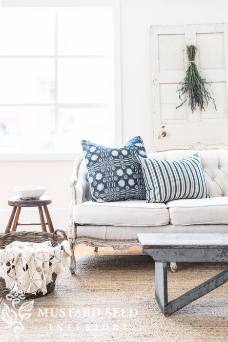 simple pillow tutorial (with piping) | Miss Mustard Seed